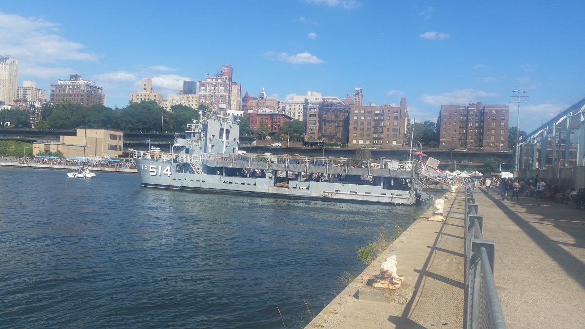 Helicopter training ship, IX-514, now a sailing school in Brooklyn ...