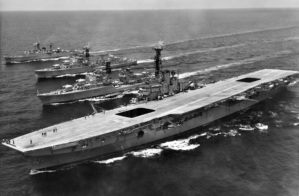 HMAS Melbourne, HMAS Vendetta (D08), HMAS Voyager (D04) and HMAS ...