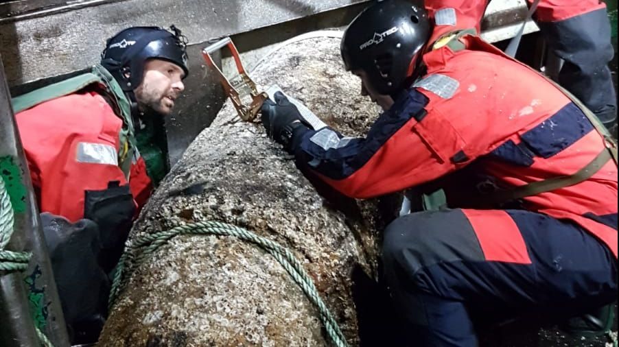 The French mine clearance divers group in the Channel ensure the proper ...