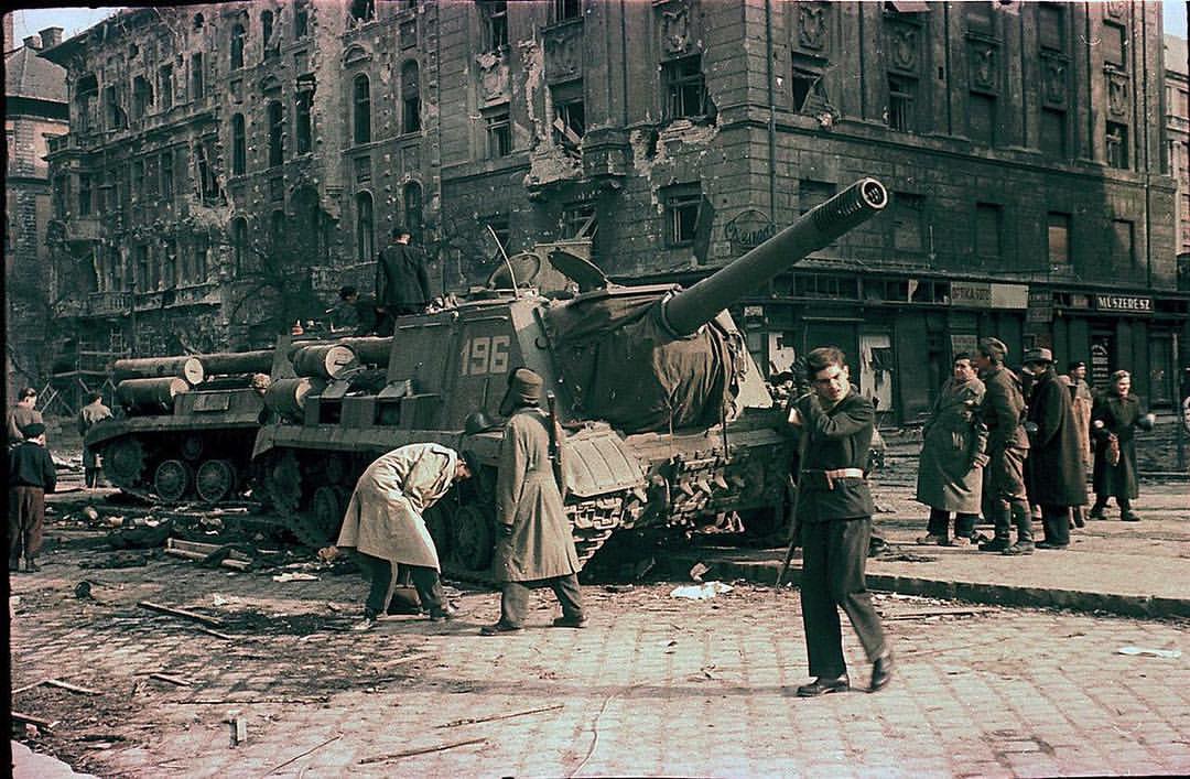 Soviet ISU-152 Self propelled gun, during the Hungarian Uprising Corvin | laststandonzombieisland