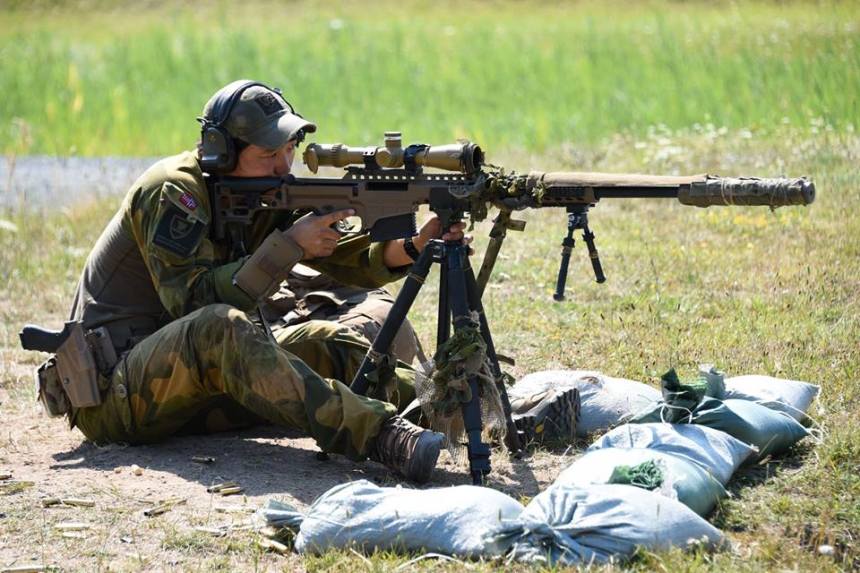 Norwegian sniper Mrad barrett Barrett M98B nice choice of rifle glock ...