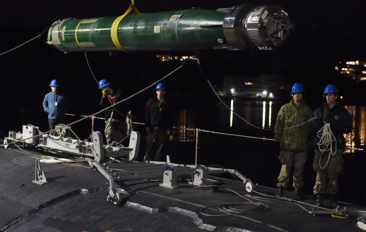 USS Minnesota Conducts Expeditionary Ordnance Onload while in U.S. 6th ...