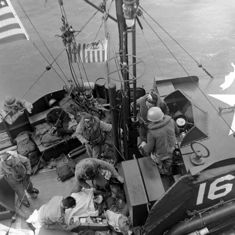 Coast Guard 83-foot rescue boat CGC-16 unloading wounded troops off ...