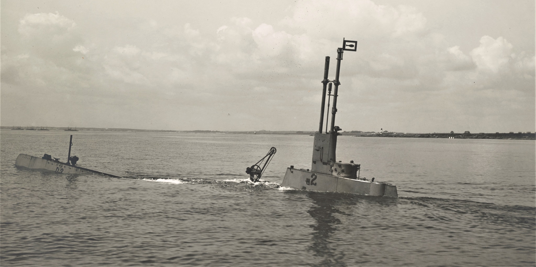 USS Salmon D-3 SS-19 periscope fish flag surfacing 165-WW-338B-058_001 ...
