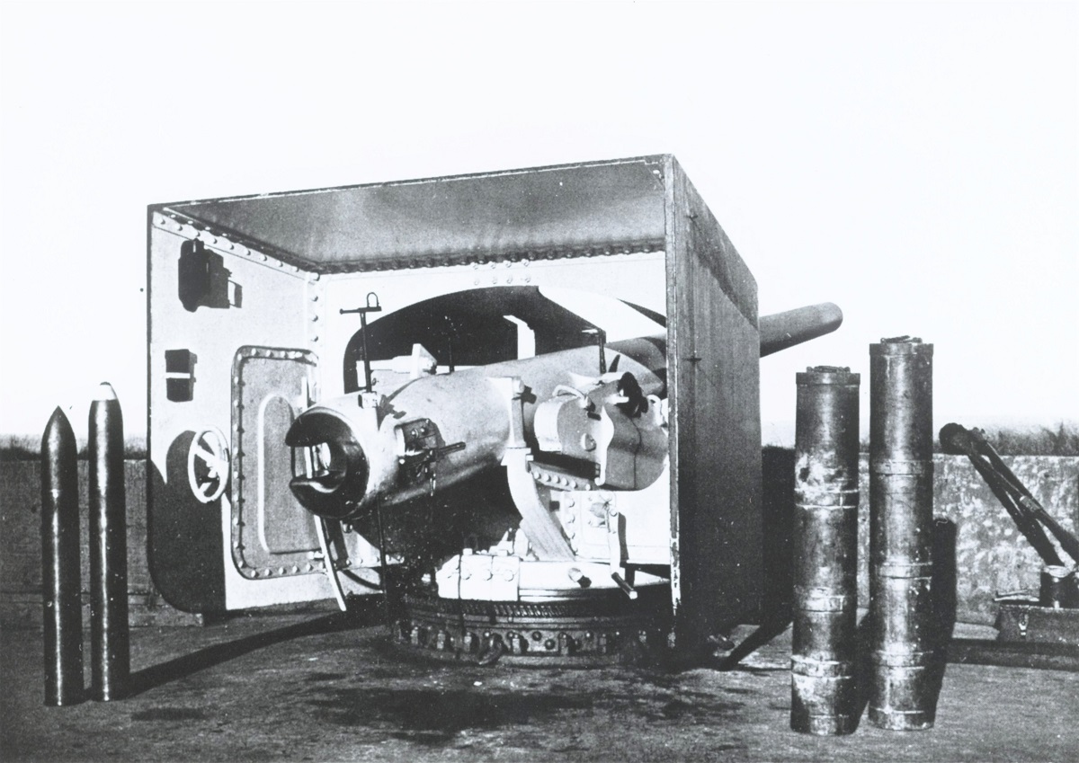 15 Lang 40 kustgeschut naval gun in KNIL Dutch 1930 ...