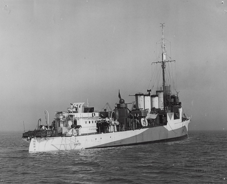 Town class destroyer HMS Lincoln Wickes class USS Yarnall DD–143 March ...