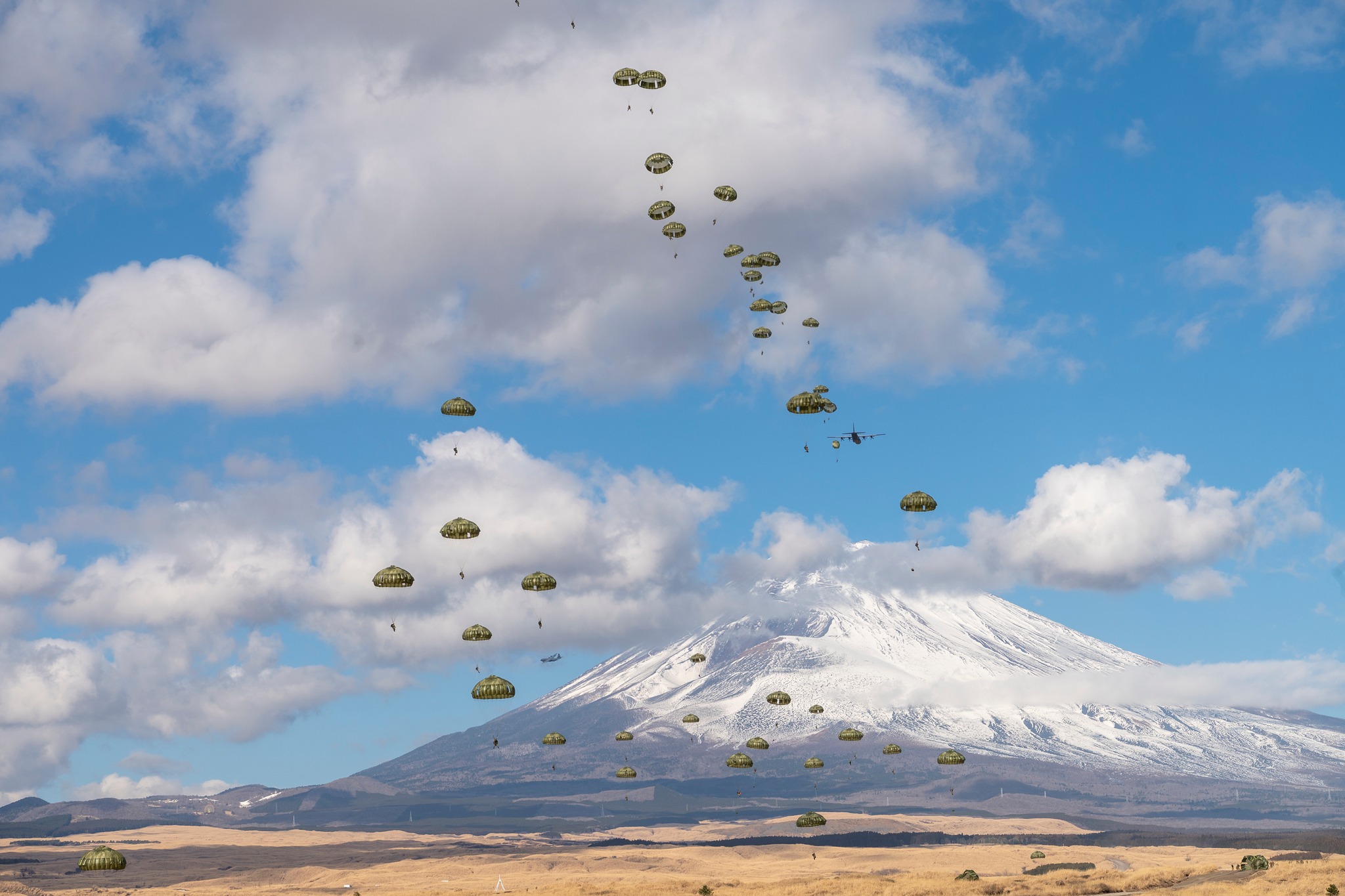 Japanese 1st Airborne Brigade Mt Fuji Jan. 31, 2023 paratroopers c ...