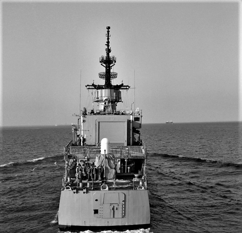 Knox-class fast frigate USS Donald B. Beary FF 1085 April 1989 off ...