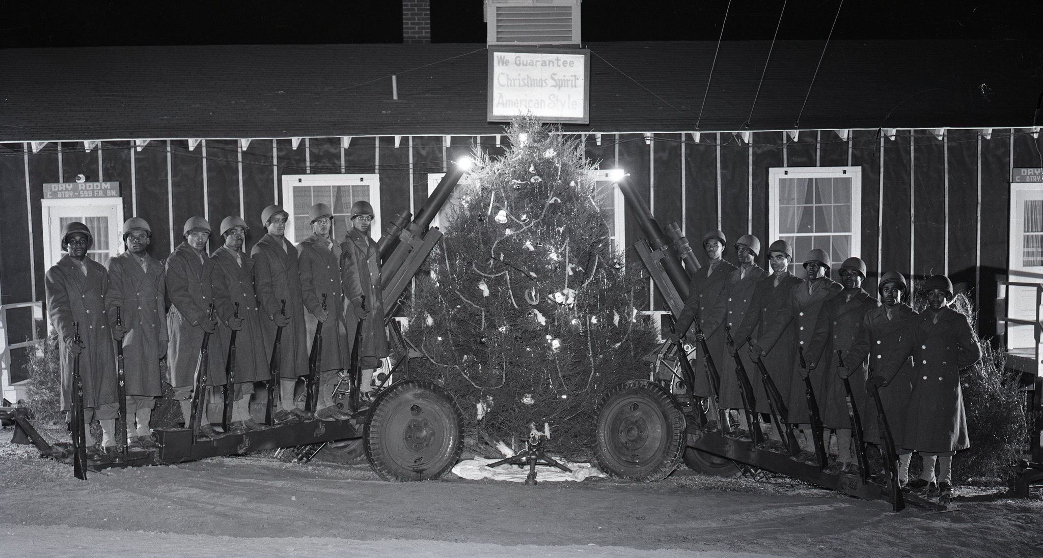 111-SC-167469. Original caption Christmas tree and Howitzers form the ...