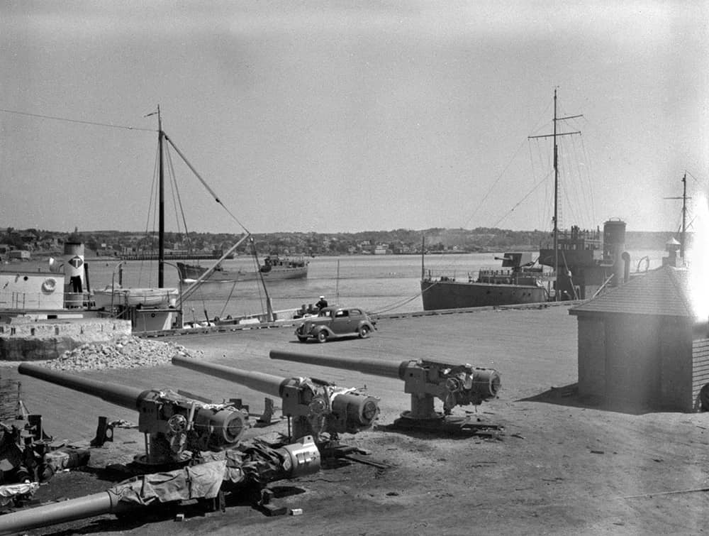 6-inch 45 cal Mk VII guns awaiting Installation on HMCS Prince David ...