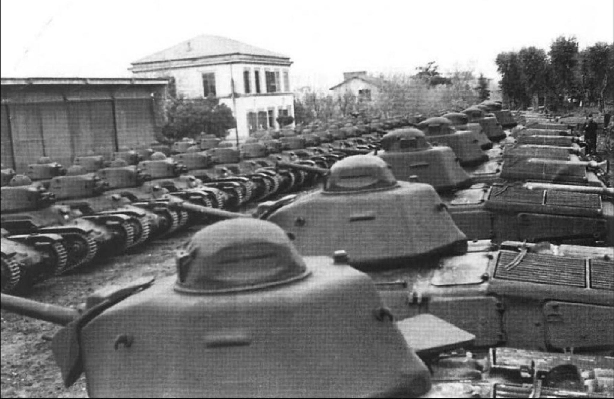 French SOMUA S 35 and Renault R 35, handed over by Germans to Italians ...