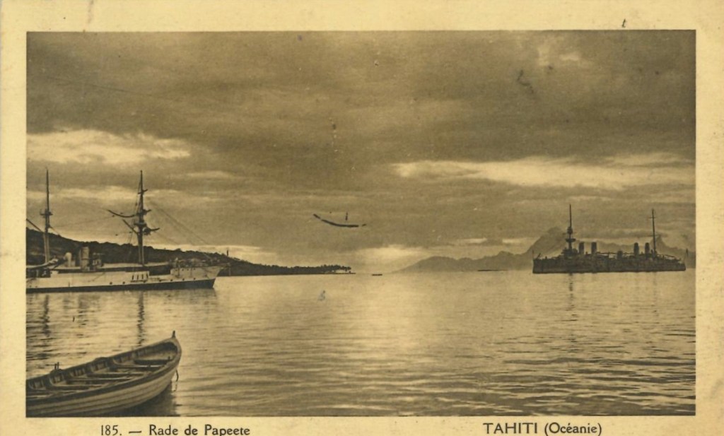 gunboat Zélée (left) and the armored cruiser Montcalm in Tahiti in 1914 ...