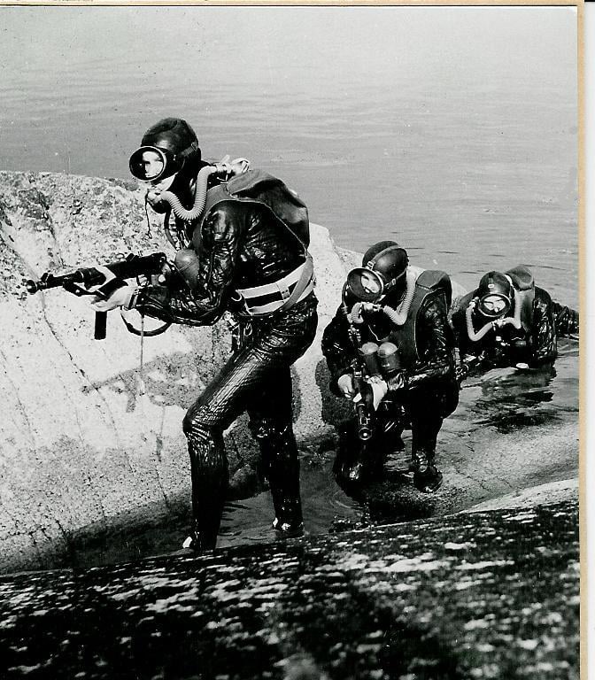 Attackdykare Swedish Sweden frogmen K gun M45 submachine gun ...