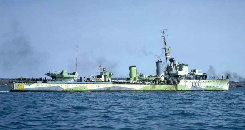 Canadian destroyer HMCS Restigouche (H00), circa 1944-1945. Canadian ...
