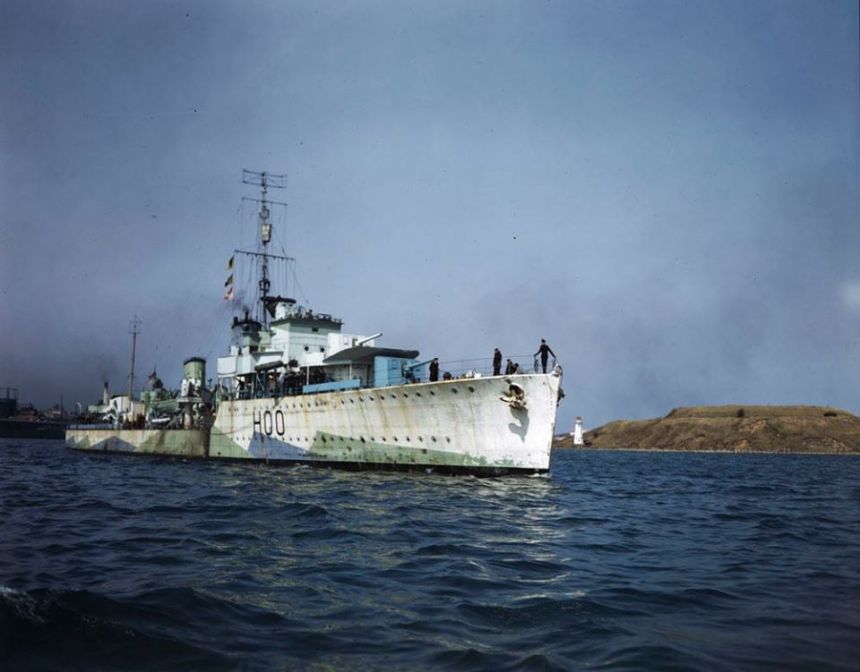 HMCS Restigouche,River-class destroyer of the RCN during WW2 LAC ...