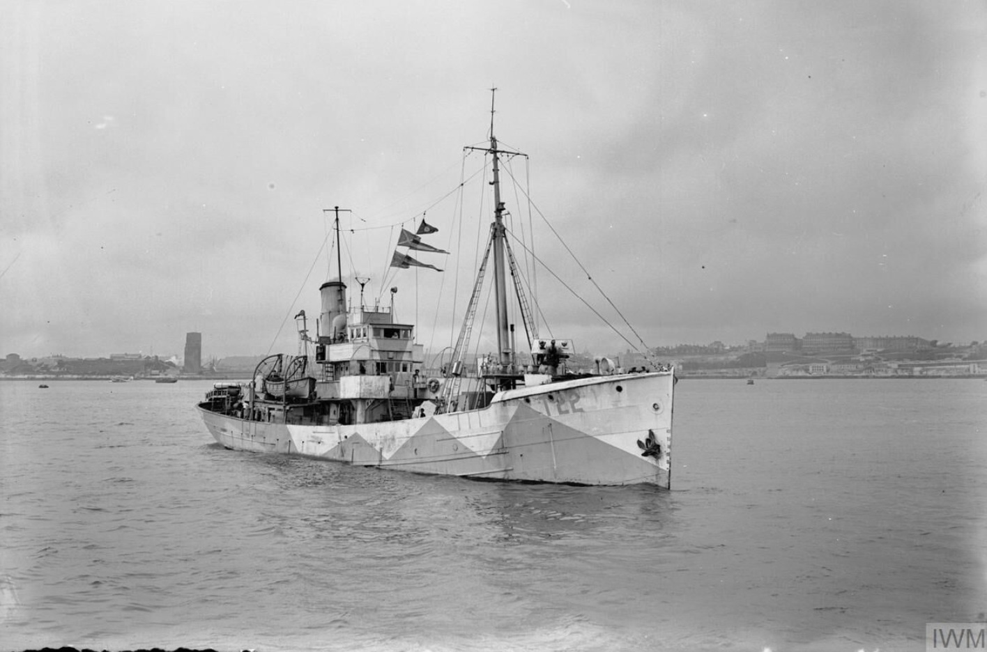 Asdic trawler HMT Pearl (ex-Deverish) IWM FL 17276 ...