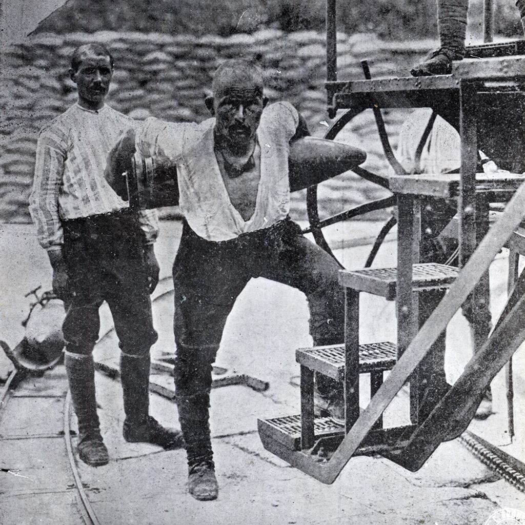 Corporal Seyit, who carried 215 kilograms of shells up 5 steps on his ...
