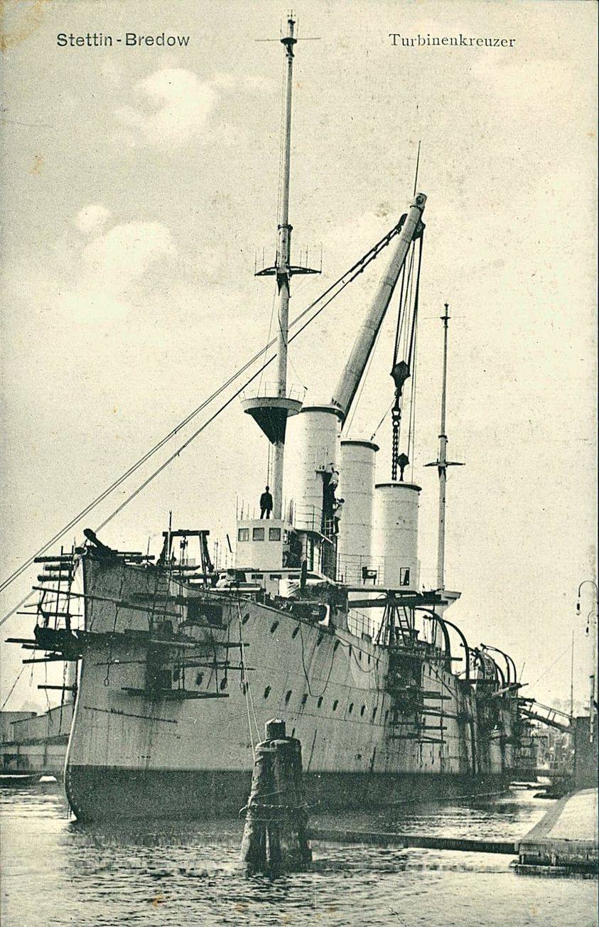 Outfitting Dresden class cruiser in Stettin | laststandonzombieisland