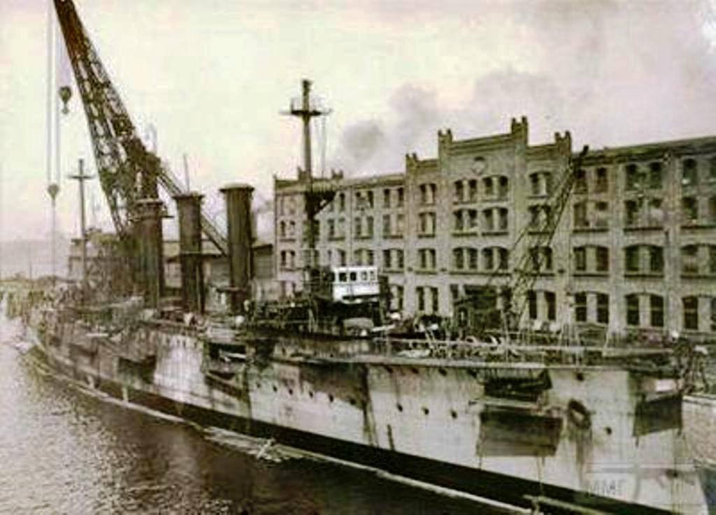 SMS Dresden. – Bau des Kleinen Kreuzers. – Foto vom 18.06.1908 ...