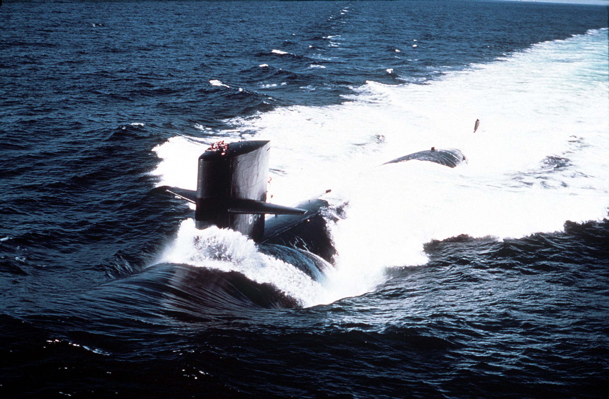 USS Ray (SSN-653) underway near Naval Station, Norfolk DN-ST-91-05698 ...