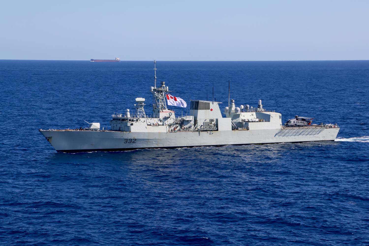 HMCS Ville de Quebec FFH 332 CH-148 Cyclone | laststandonzombieisland